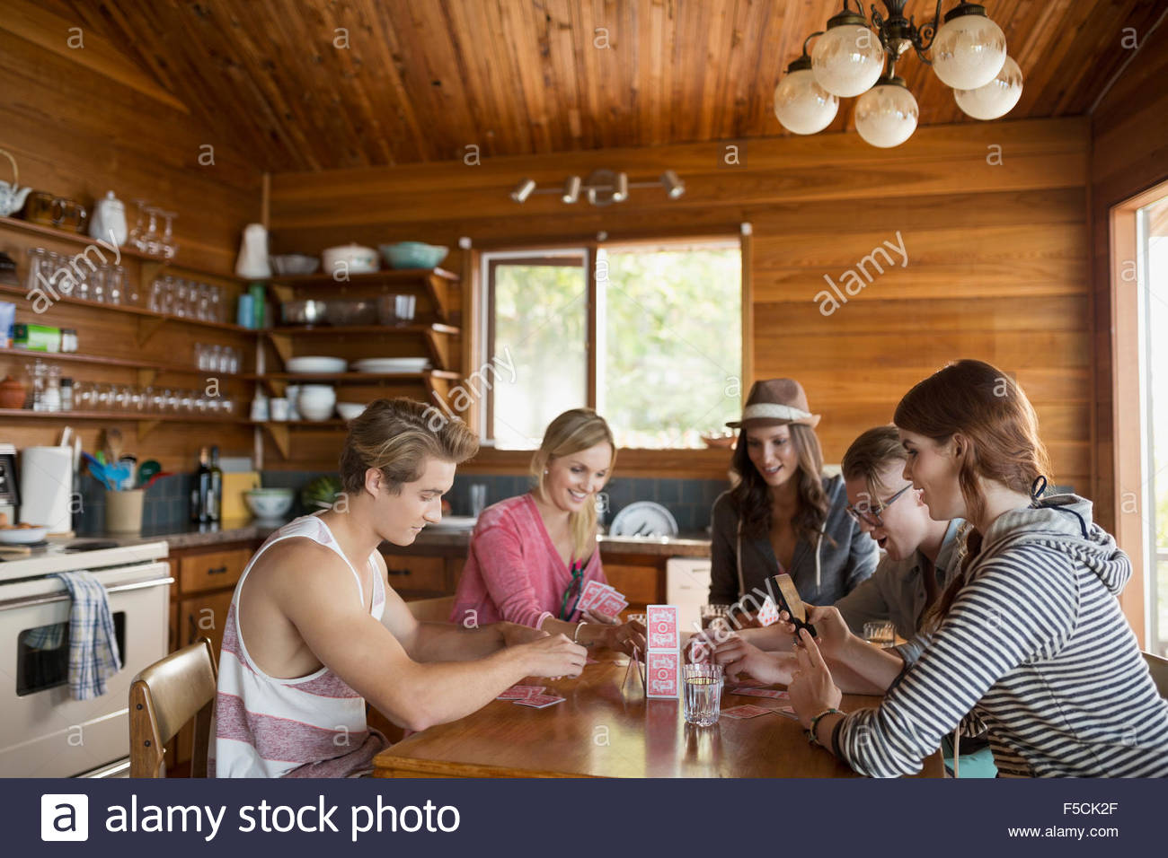 Friends playing cards hi-res stock photography and images - Alamy