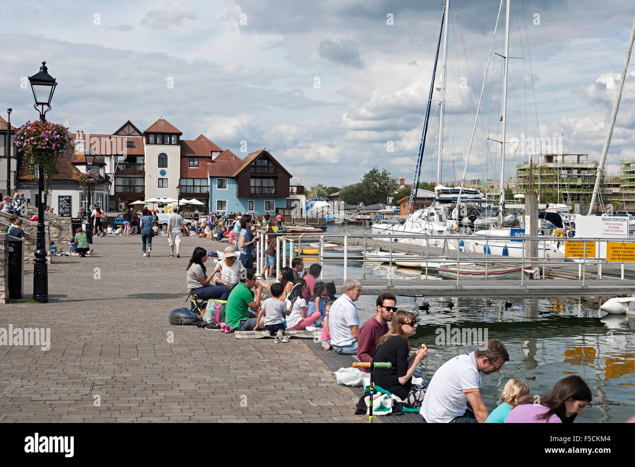 Lymington beach house hi-res stock photography and images - Alamy