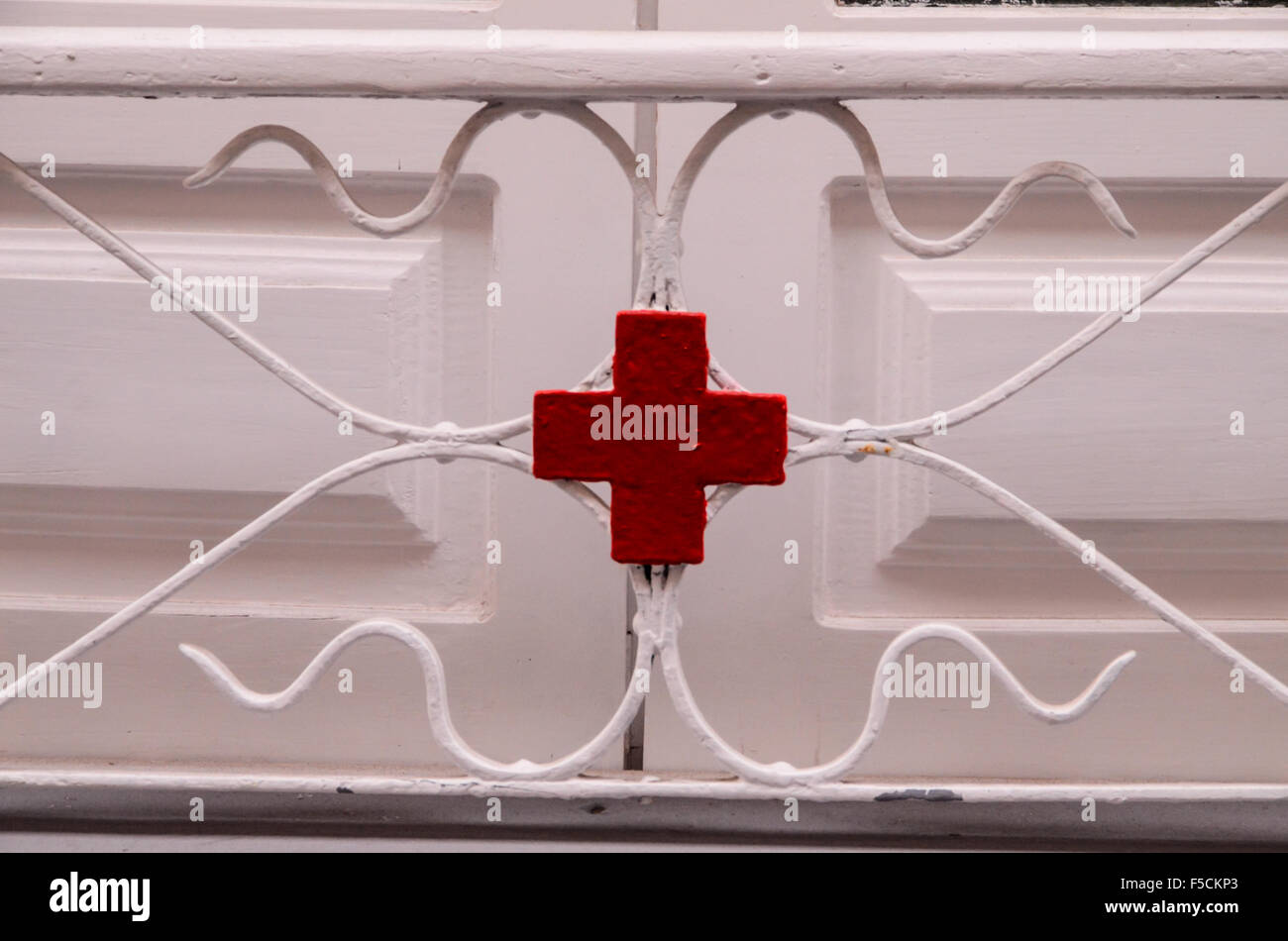 Red Cross Medical Sign Stock Photo - Alamy