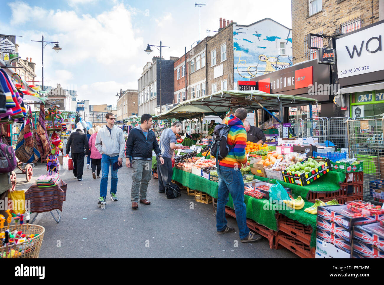 Islington Farmer's Market in Angel, London, UK Stock Photo - Alamy
