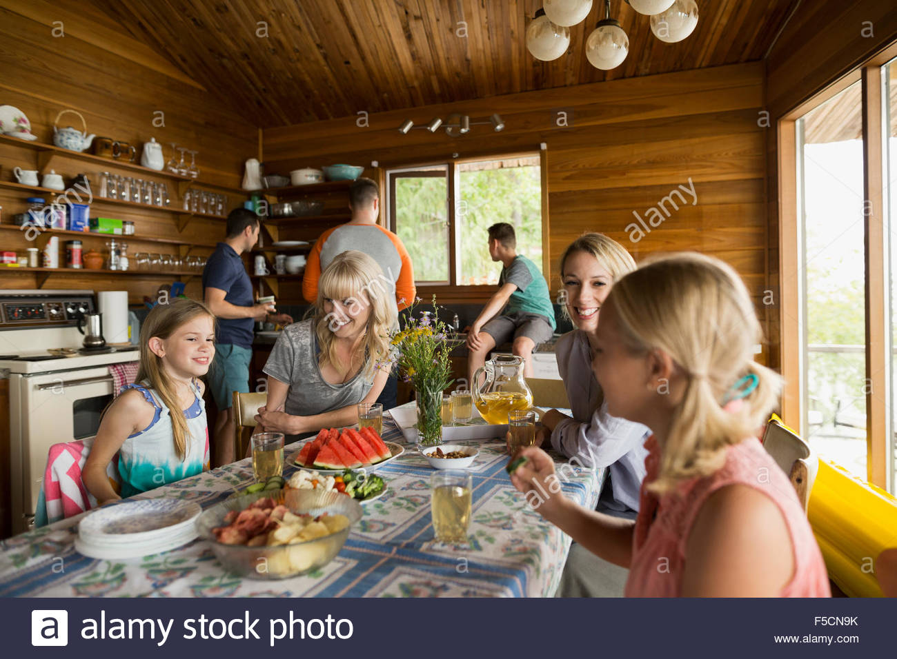 Women lunch table hi-res stock photography and images - Alamy