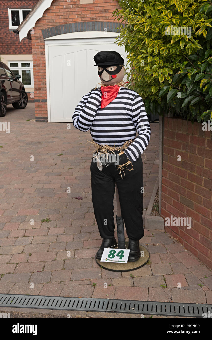 Pattingham scarecrow festival Staffordshire 2015 thief robber Stock ...