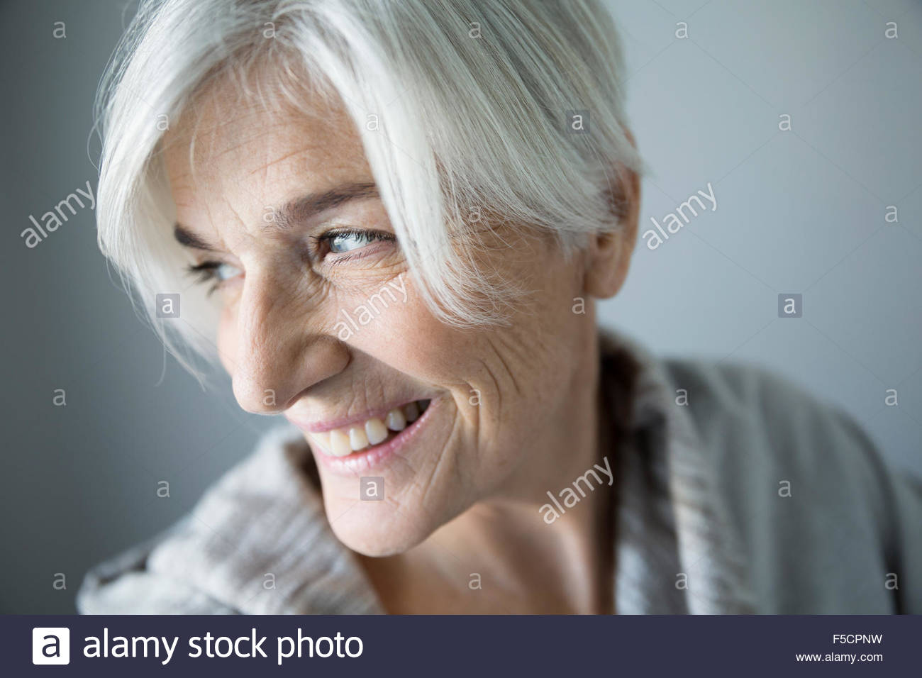 Women looking over shoulder smiling hi-res stock photography and images ...