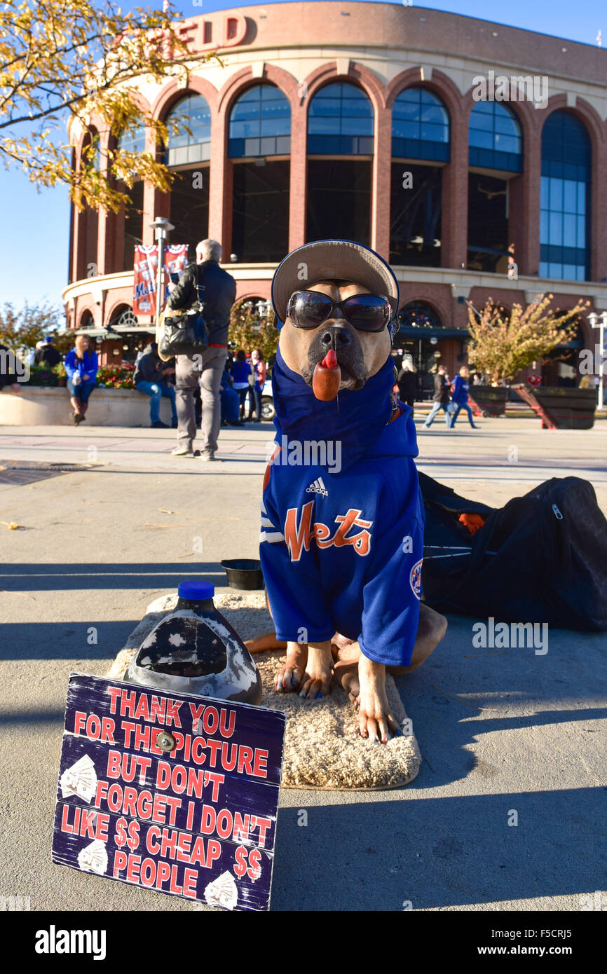 New York Mets fans on October 30th, 2015 in New York, USA. © Hiroaki ...