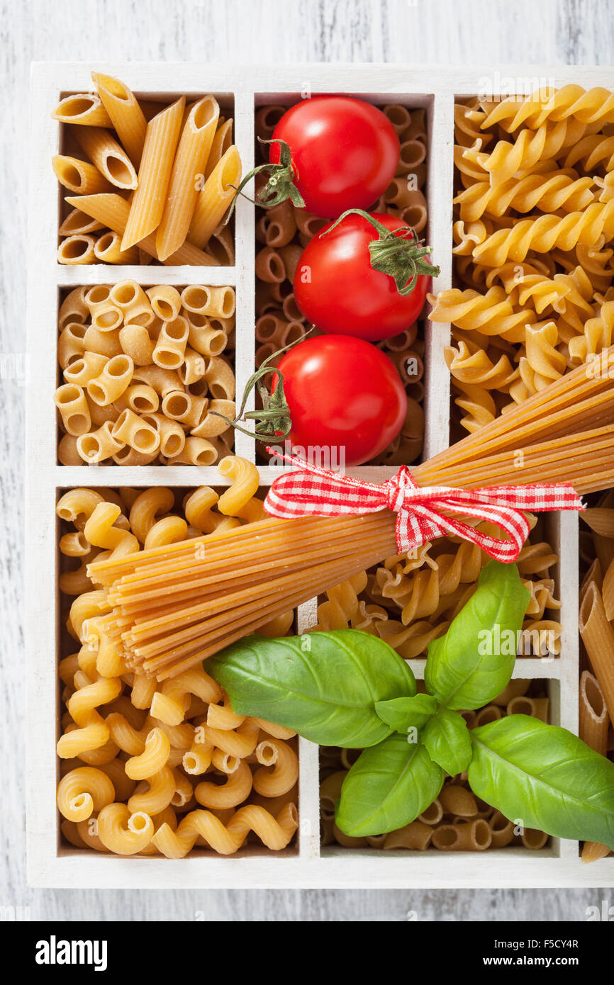 Uncooked spaghetti box hi-res stock photography and images - Alamy