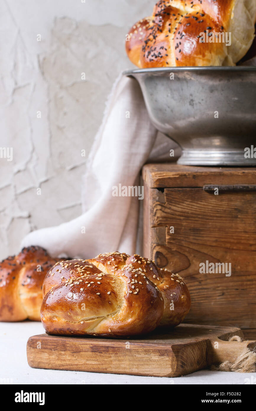 Round Challah bread Stock Photo - Alamy