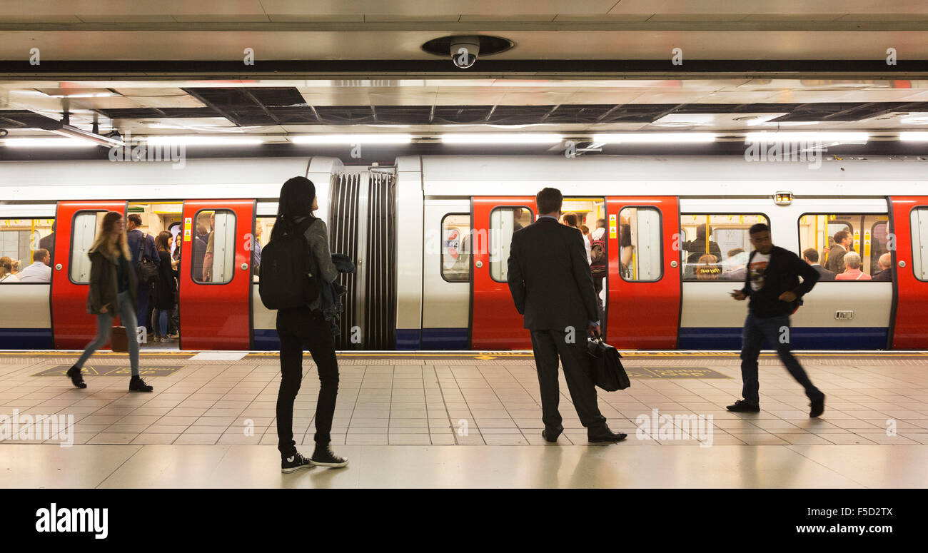 Passengers waiting for a Circle or District line Tube train on the ...