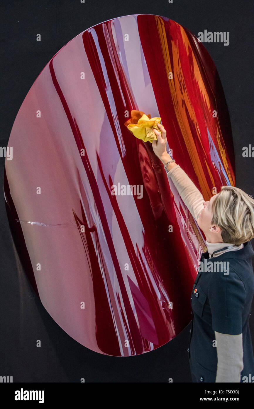 Reflective art hi-res stock photography and images - Alamy