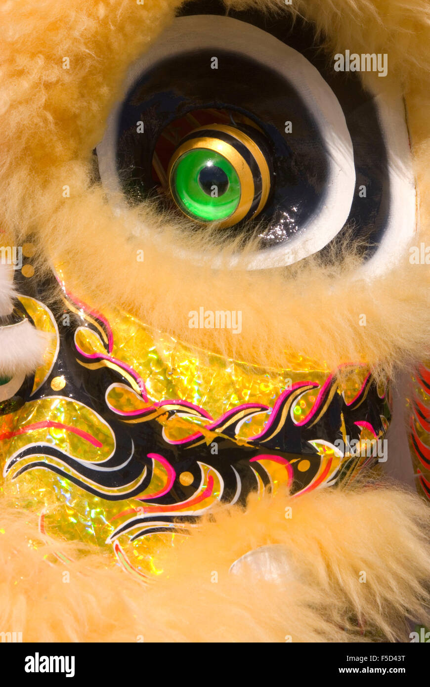 Chinese lion dance head costume hi-res stock photography and images - Alamy