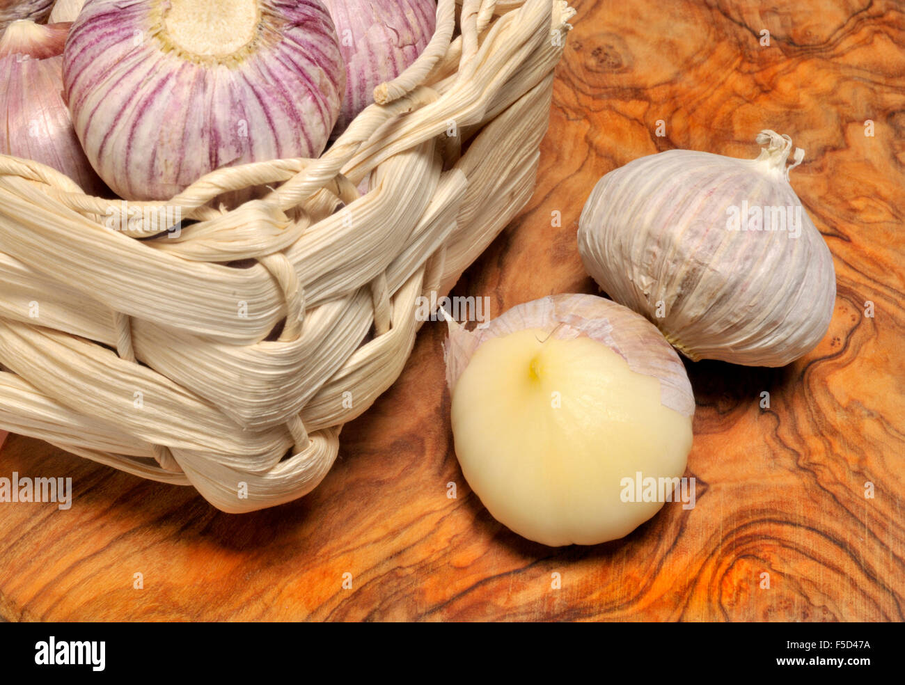 Single Bulb Garlic / Solo Garlic (Allium sativum) The bulb is not split ...