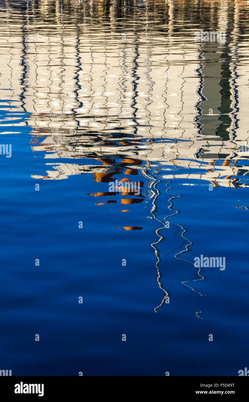 reflection of Genoa Aquarium on the sea Stock Photo - Alamy