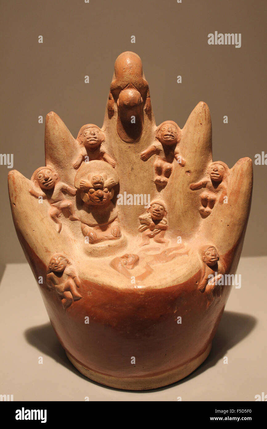 Moche pottery hi-res stock photography and images - Alamy