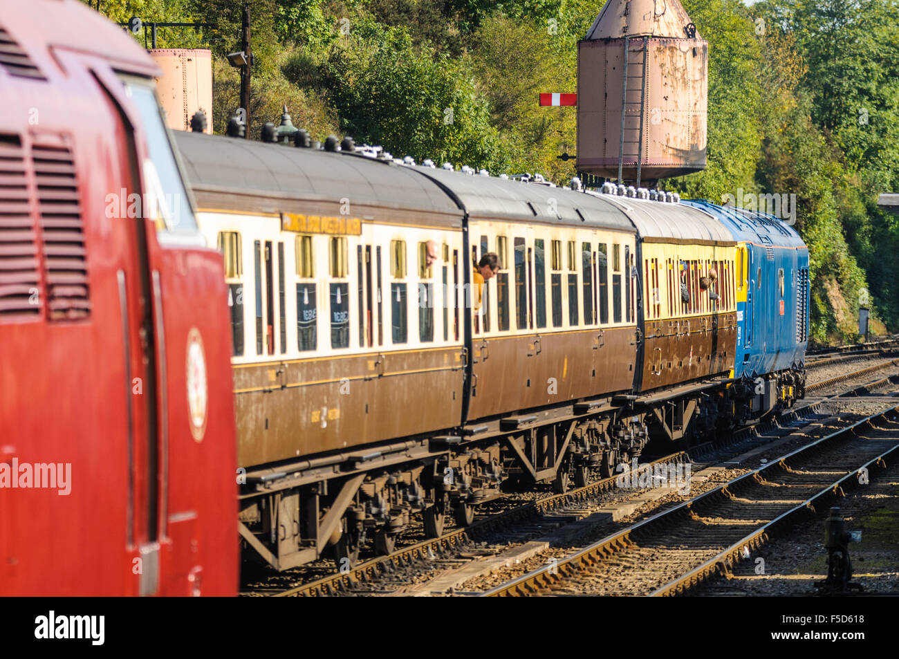 Class 52 Western D1062 stands next to a train headed by Class 50 50035 ...