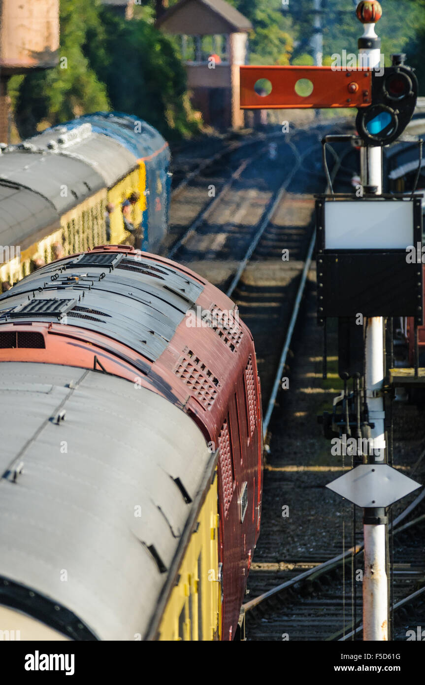 Class 52 Western D1062 stands next to a train headed by Class 50 50035 ...