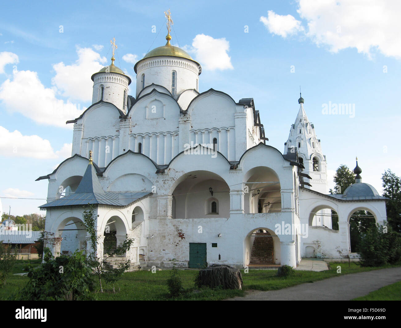 Pokrovskiy orthodox monastery in historical town Suzdal in Russia Stock ...