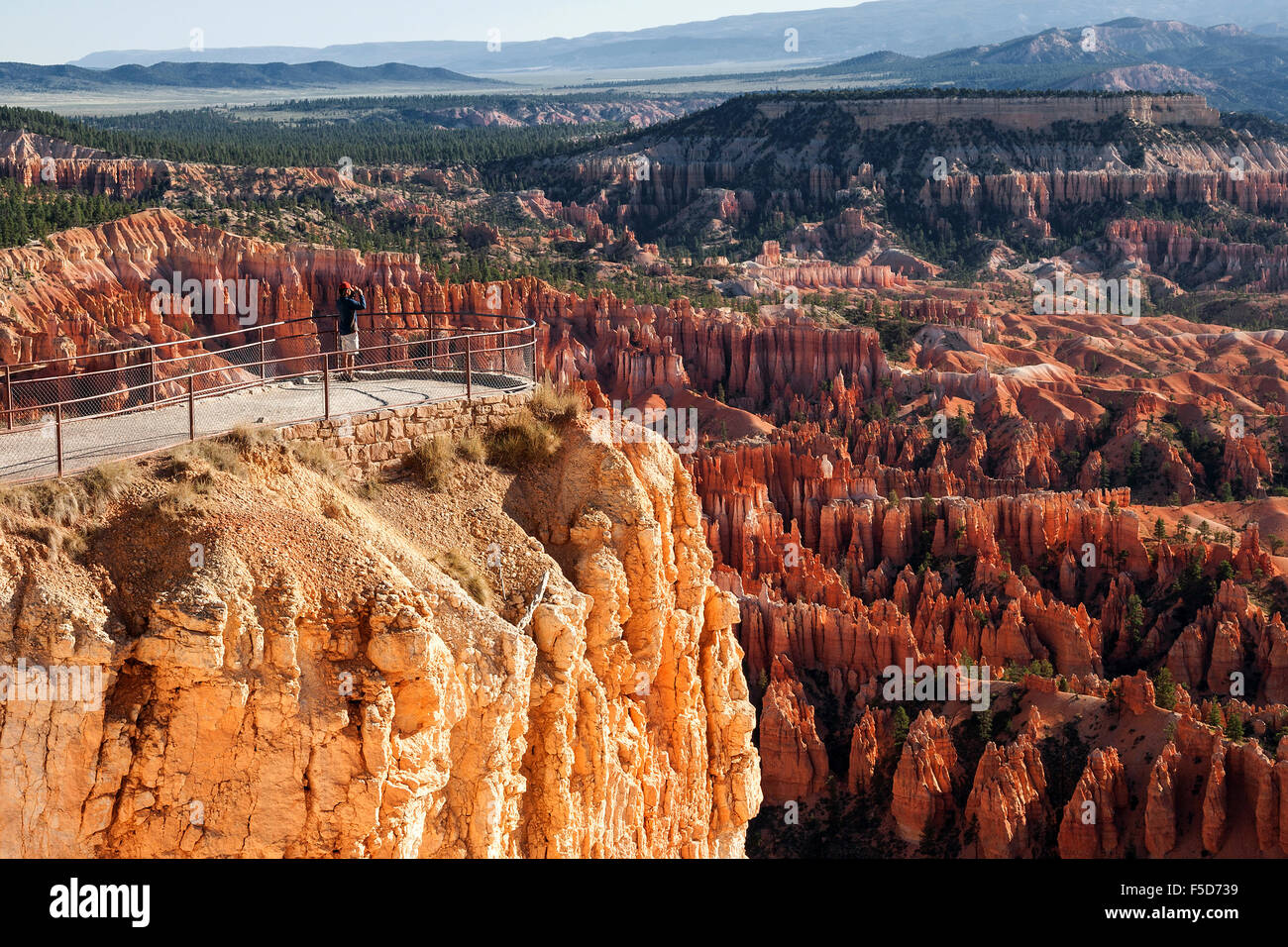 View of Bryce Point and Bryce Amphitheater with coloured rock ...