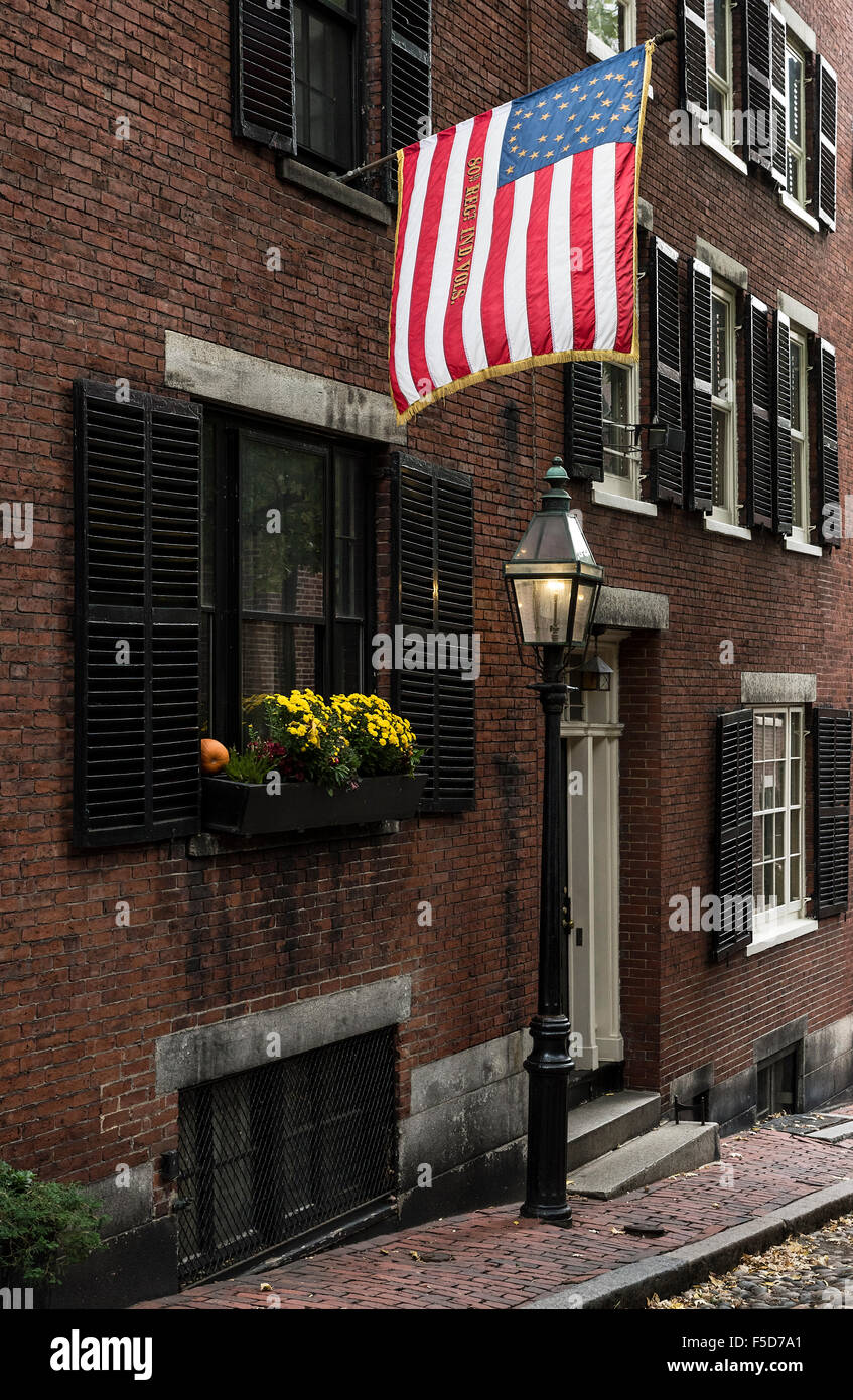 Historic street in the Beacon Hill neighborhood, Boston, Massachusetts ...