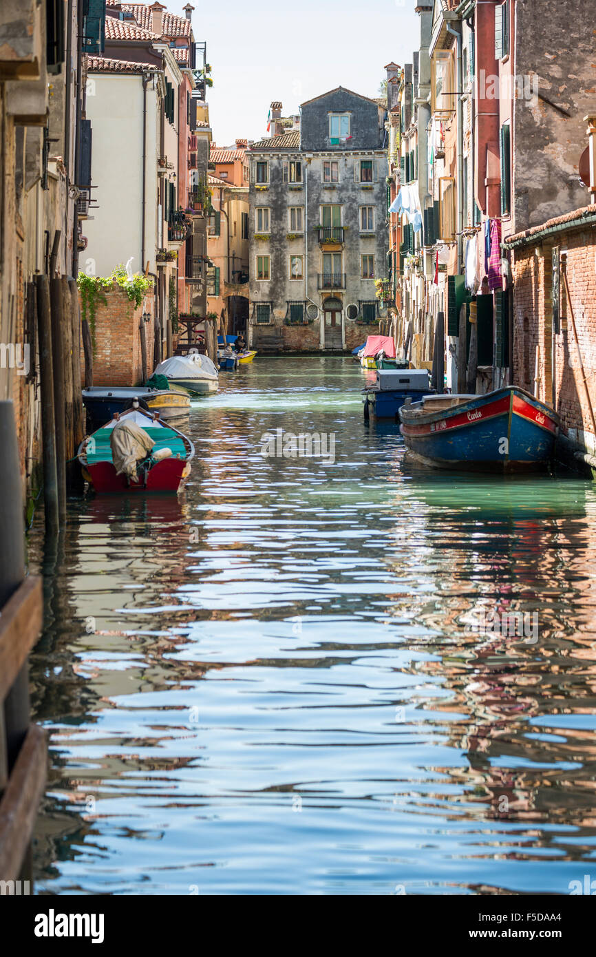 Reflections from the canal hi-res stock photography and images - Alamy