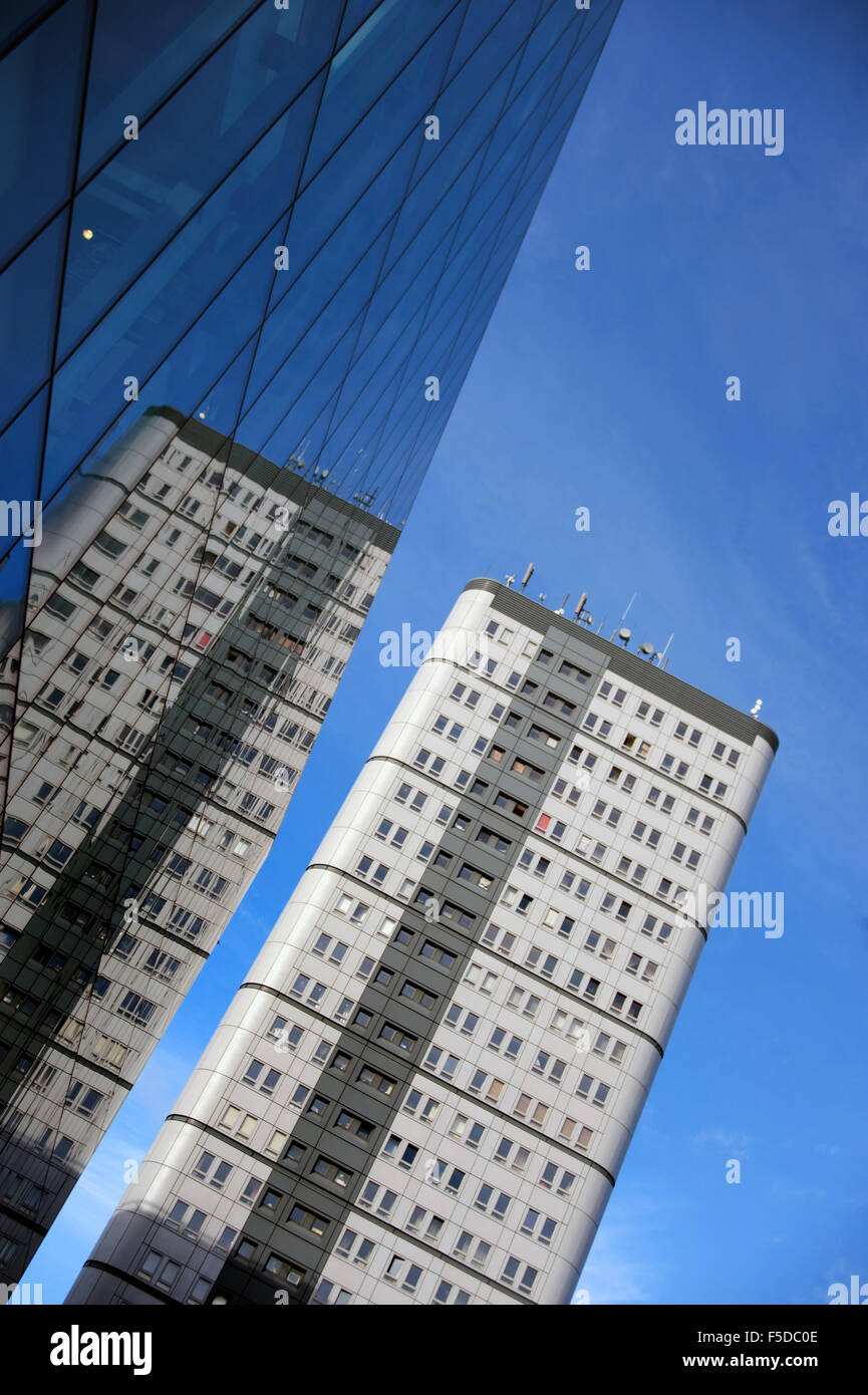 Skyscraper color block hi-res stock photography and images - Alamy