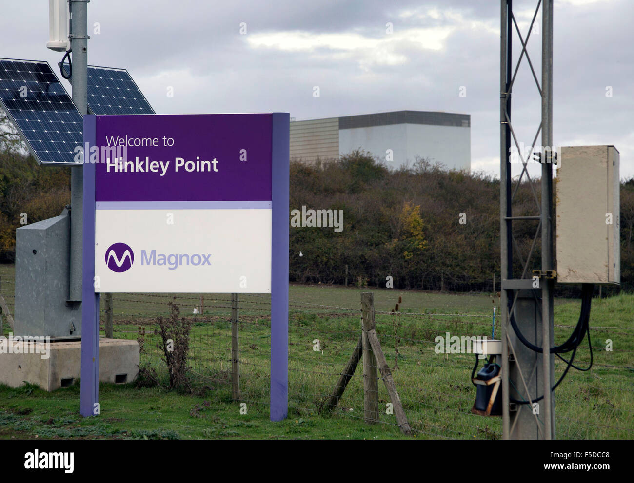 Hinkley Point nuclear power station, Somerset, England - Hinkley Point B in background Stock ...
