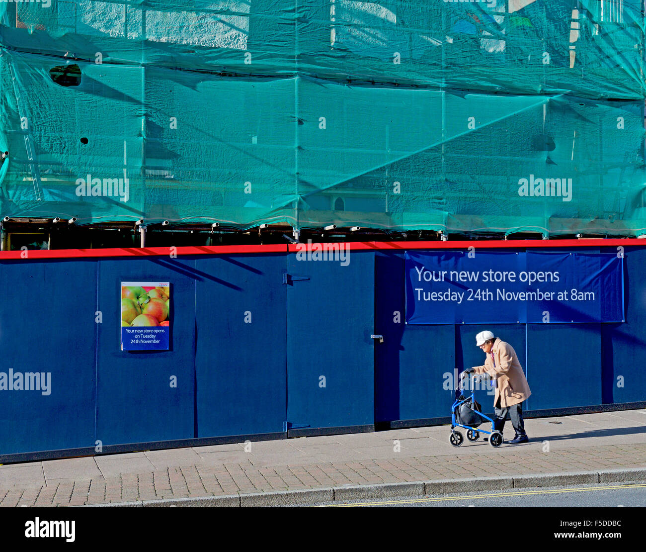 Scaffolding wraps hi-res stock photography and images - Alamy