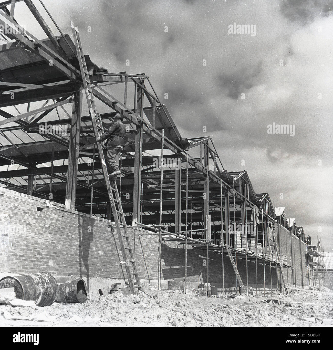 1950s historical, warehouse or large industrial unit being constructed ...