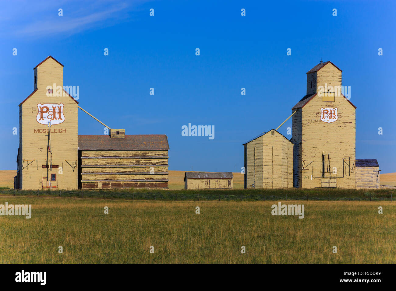 Grain Elevators at Mossleigh, Alberta, Canada Stock Photo - Alamy