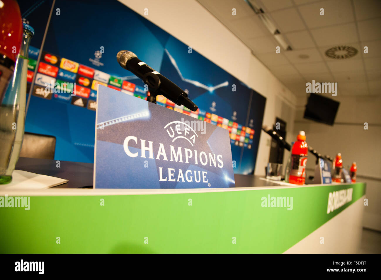 Press conference room hi-res stock photography and images - Alamy