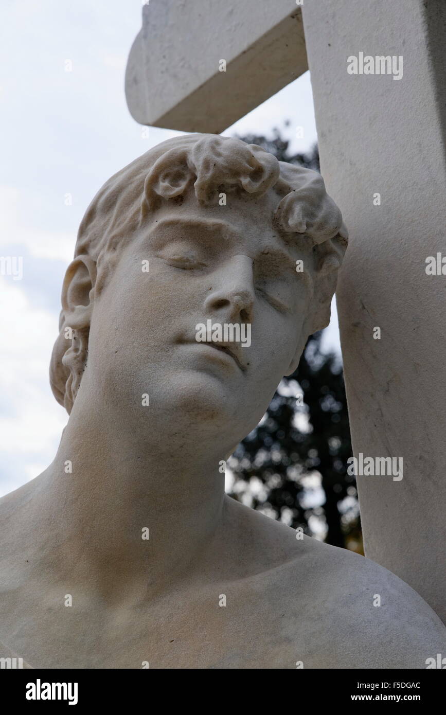 Statue of Grieving Woman - Hollywood Cemetery Stock Photo - Alamy