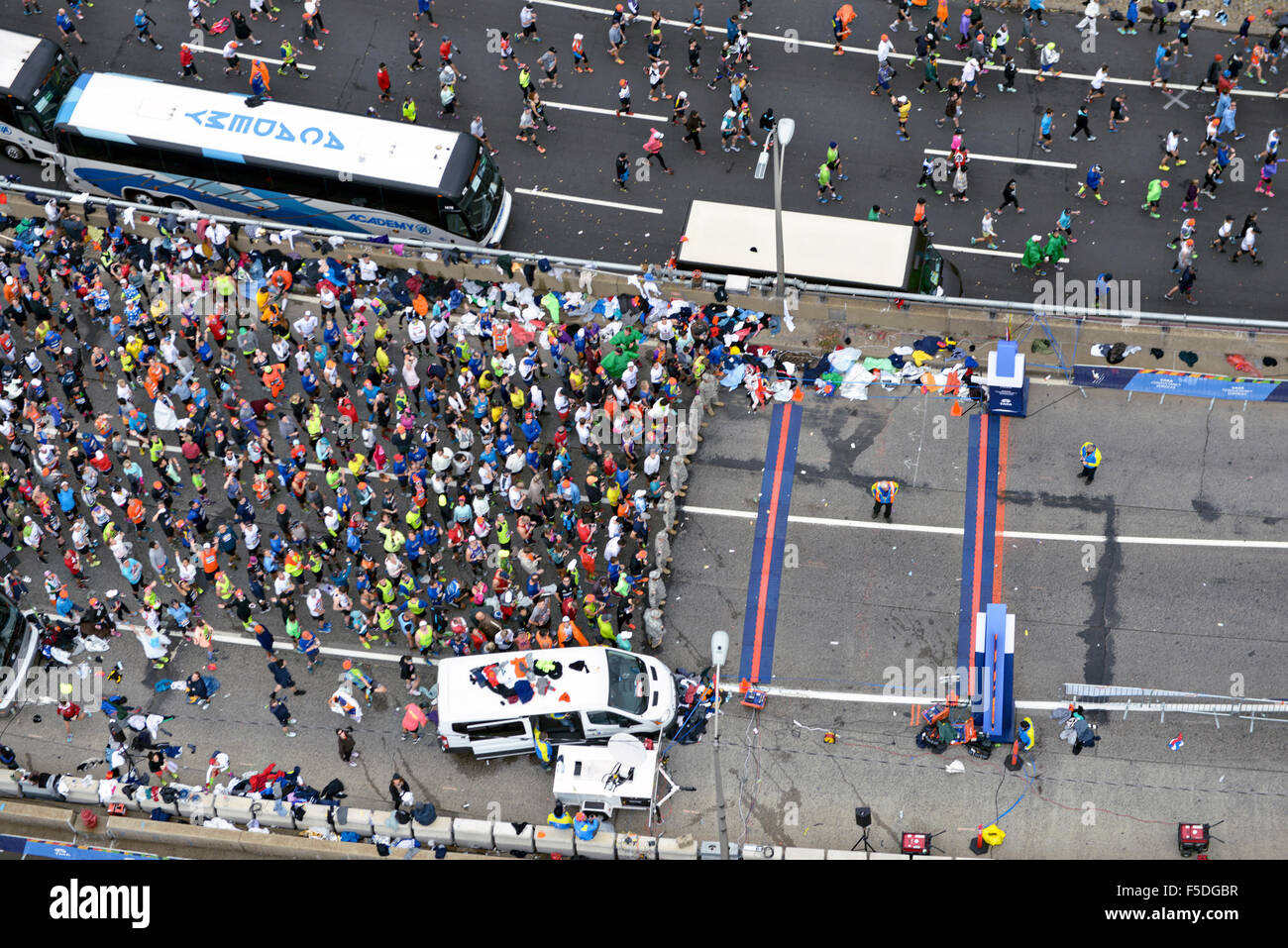 New york city marathon verrazano bridge hi-res stock photography and ...