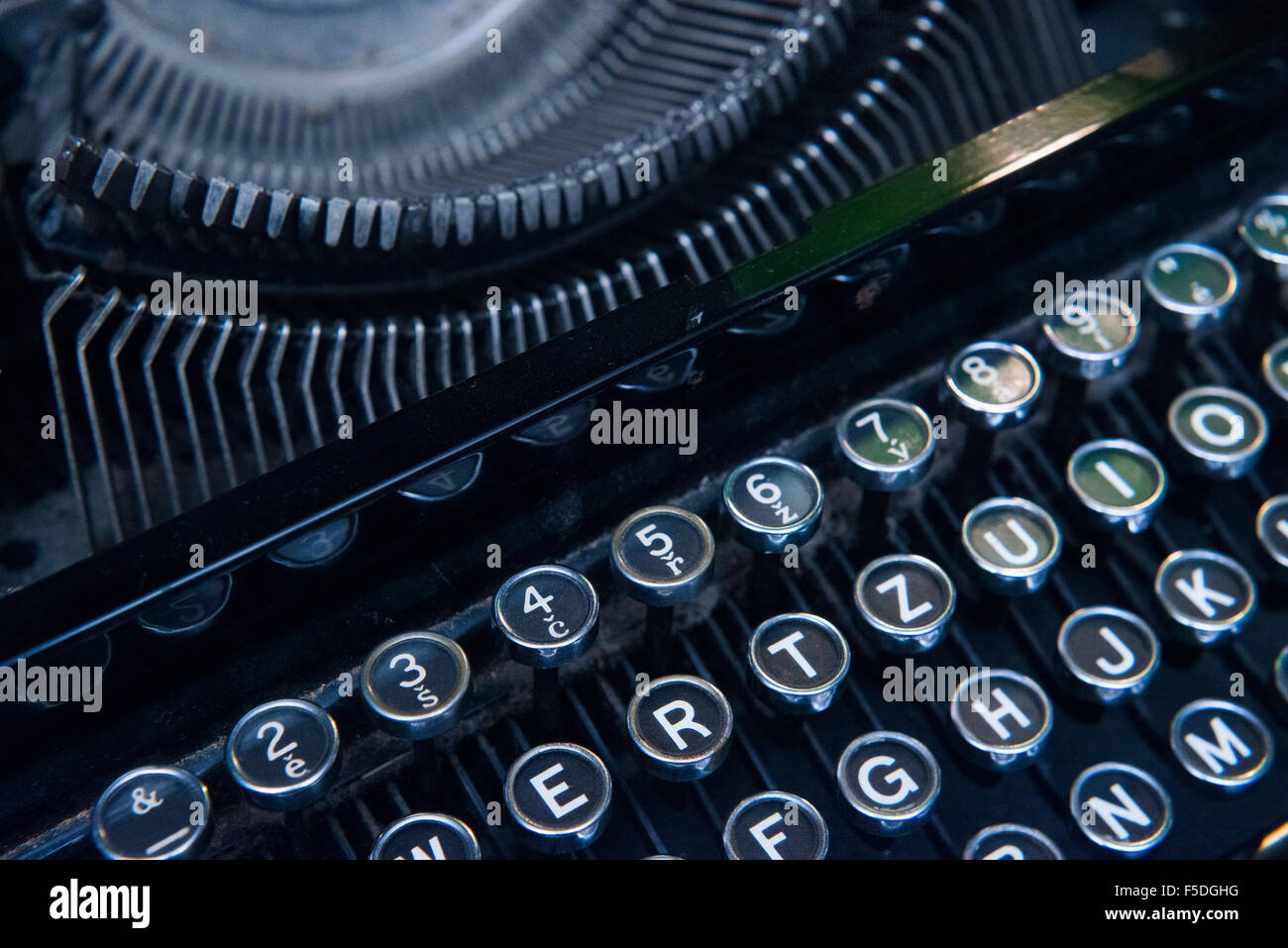 Keyboard on a vintage typewriter, Antique typewriter key, Typebar of a ...