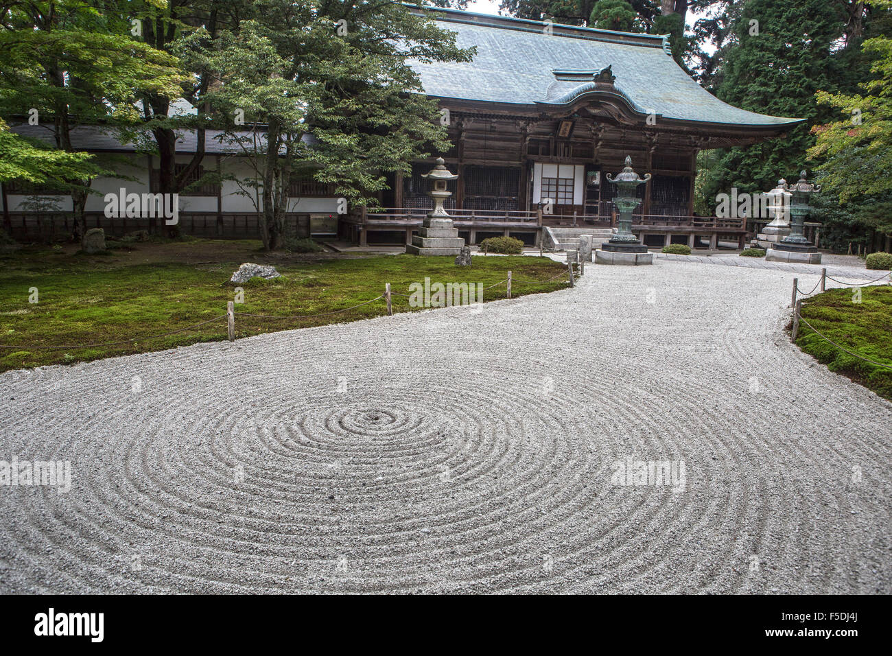 Raked garden in Kyoto japan Stock Photo - Alamy