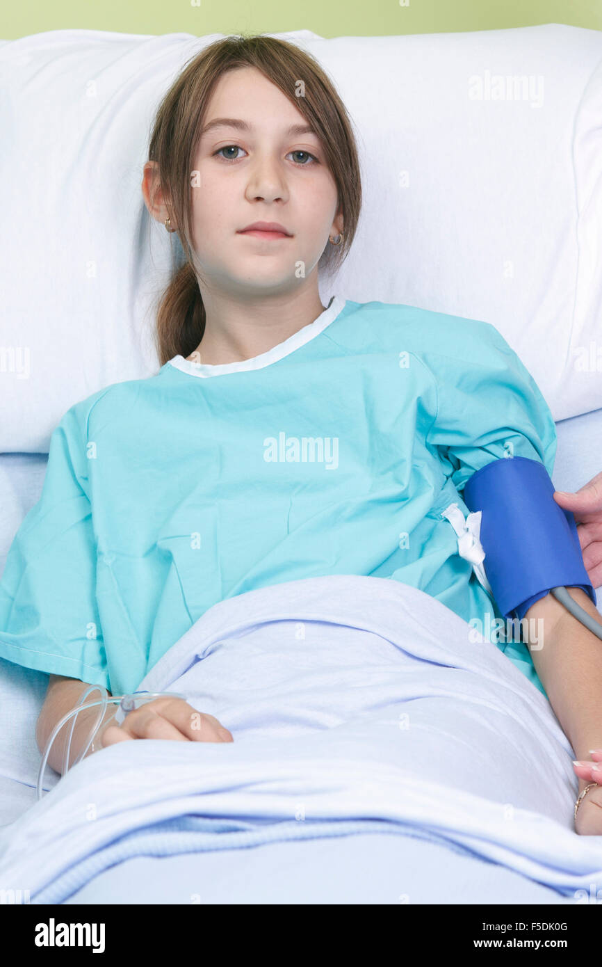 Little girl in hospital bed with the nurse Stock Photo - Alamy