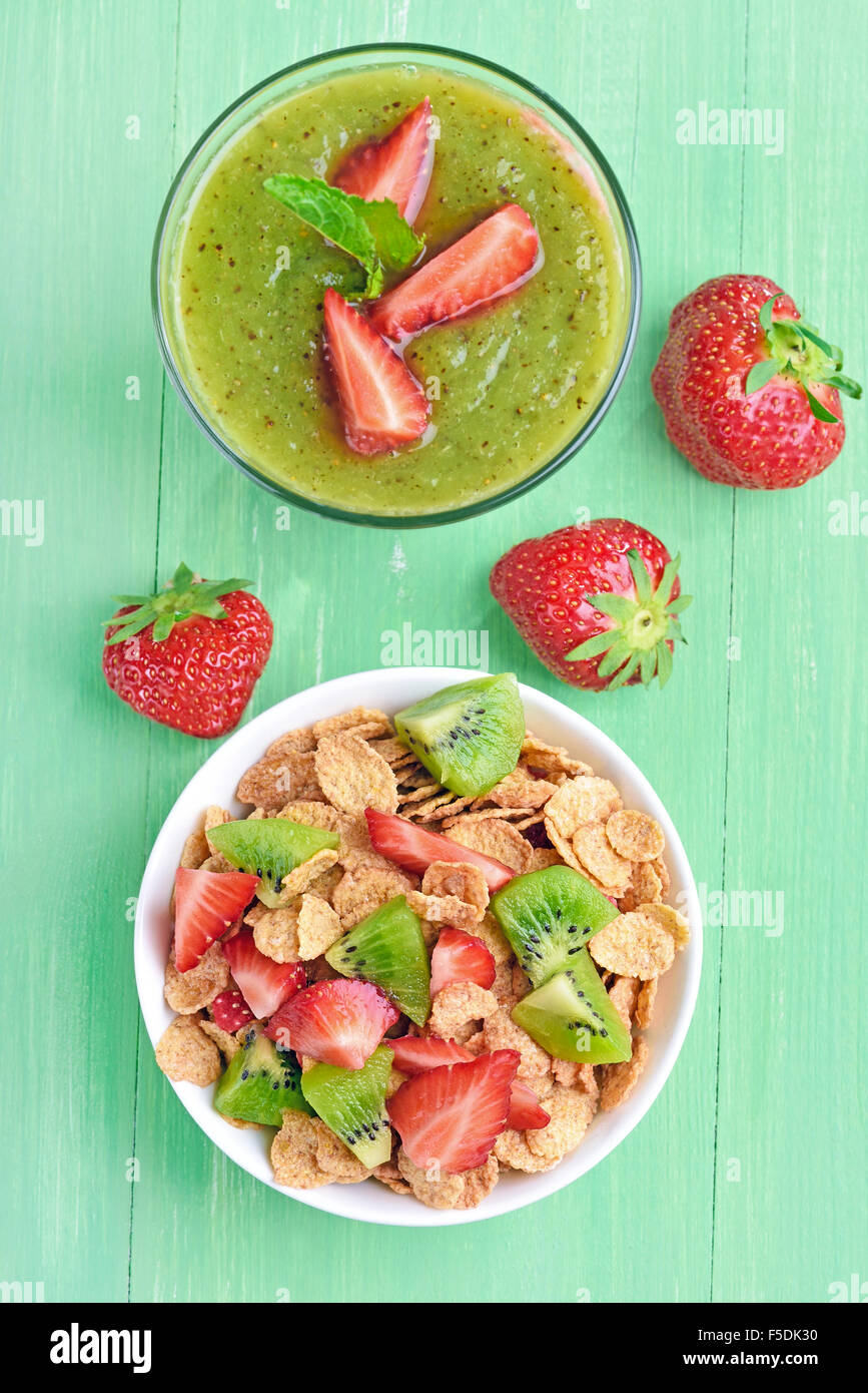 Cornflakes fresh fruit hi-res stock photography and images - Alamy