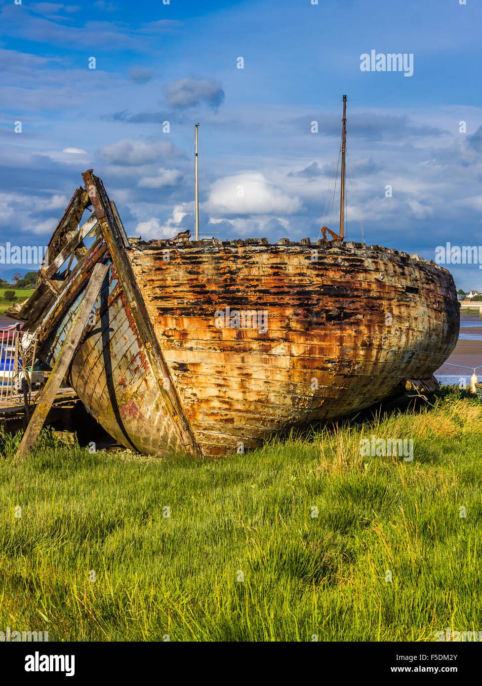 Rusty boat hi-res stock photography and images - Alamy