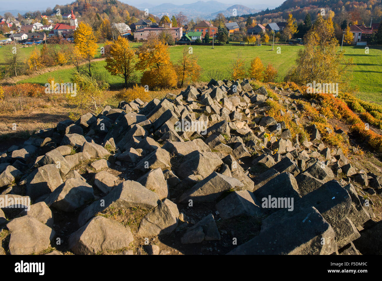 Panska Skala (Herrnhausfelsen, Chambermaid rock), rocky hill ...
