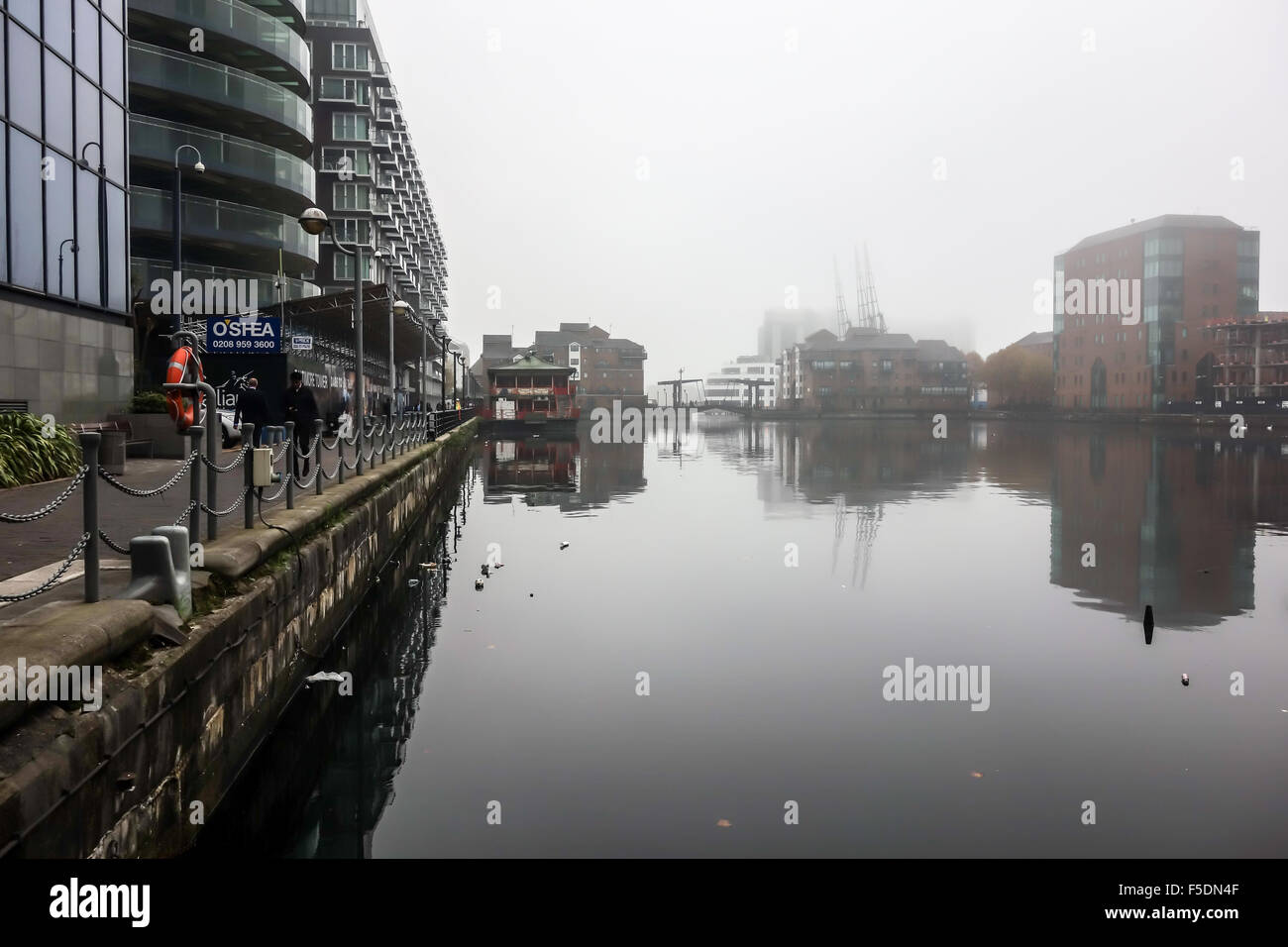 Millwall inner marina hi-res stock photography and images - Alamy