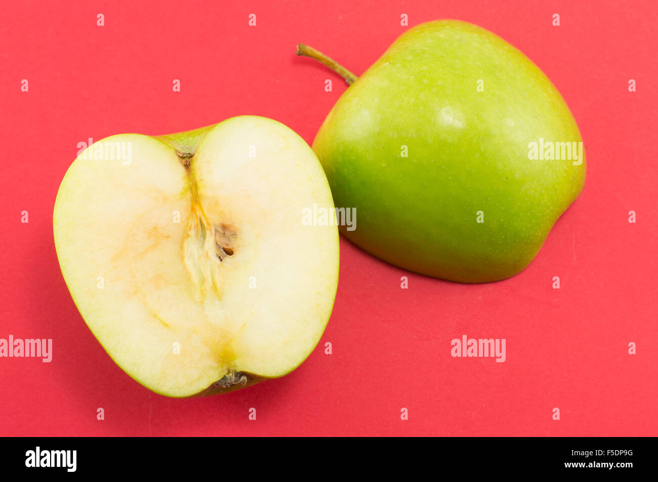 Halved green apple hi-res stock photography and images - Alamy