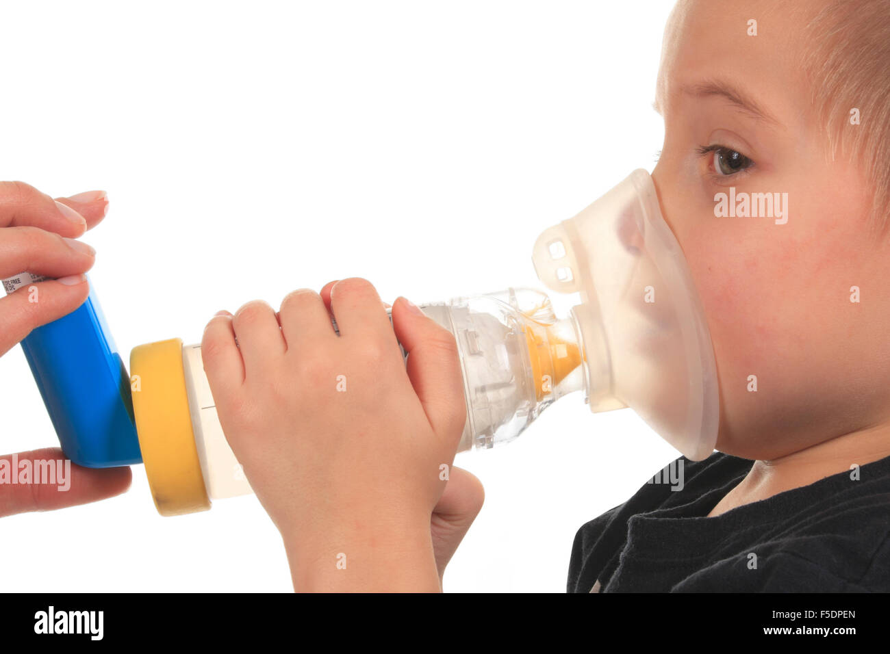 Close-up image little boy using inhaler for asthma Stock Photo - Alamy