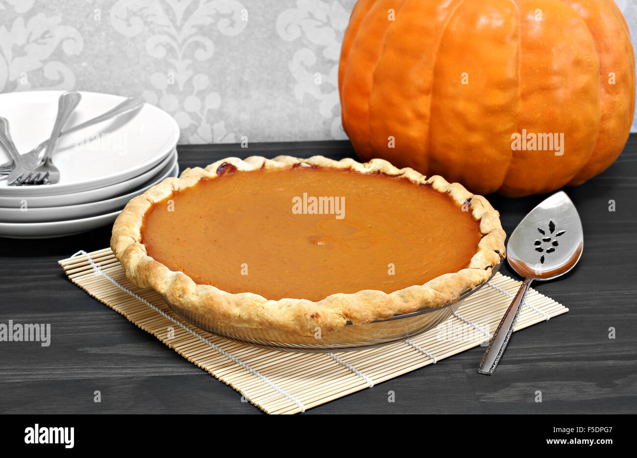 Pumpkin pie hi-res stock photography and images - Alamy