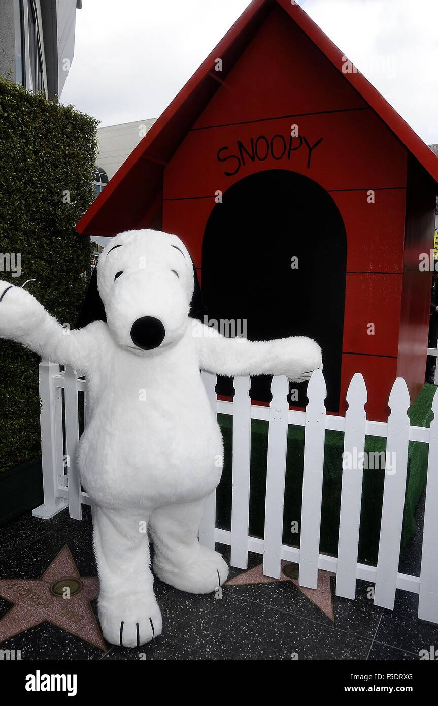 Los Angeles, CA, USA. 2nd Nov, 2015. Snoopy at the induction ceremony ...