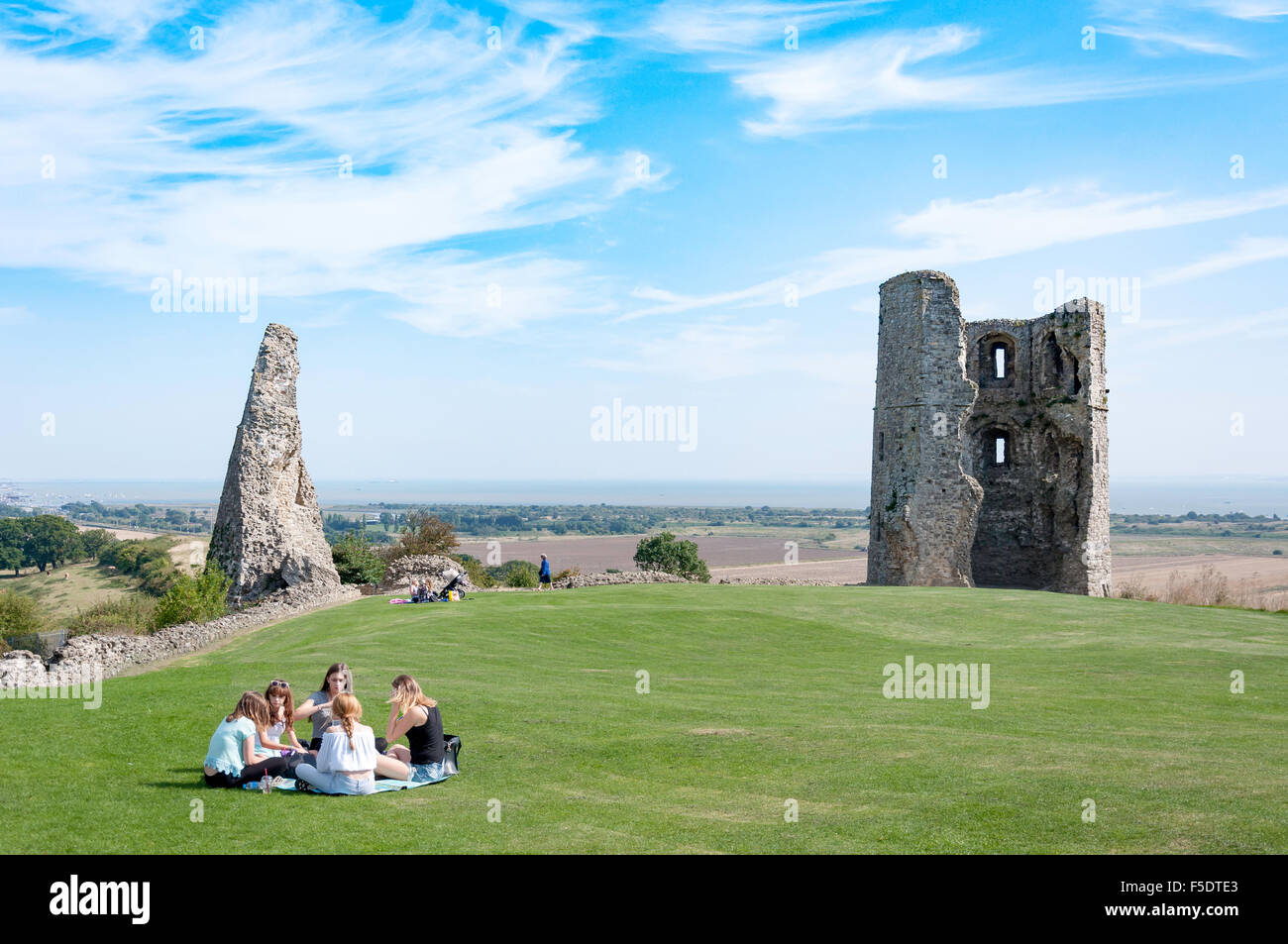Hadleigh castle hi-res stock photography and images - Alamy