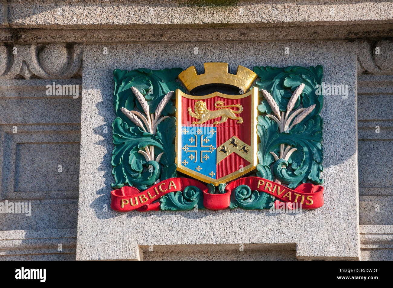 Decorative crest on Rochester Bridge, Rochester, Kent, England, United ...