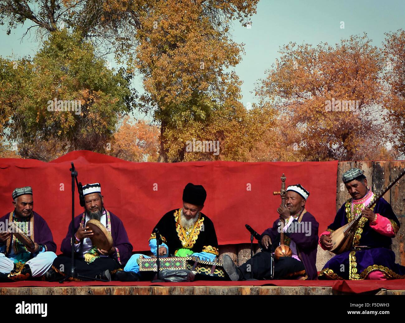 Bachu, China's Xinjiang Uygur Autonomous Region. 2nd Nov, 2015. Local ...