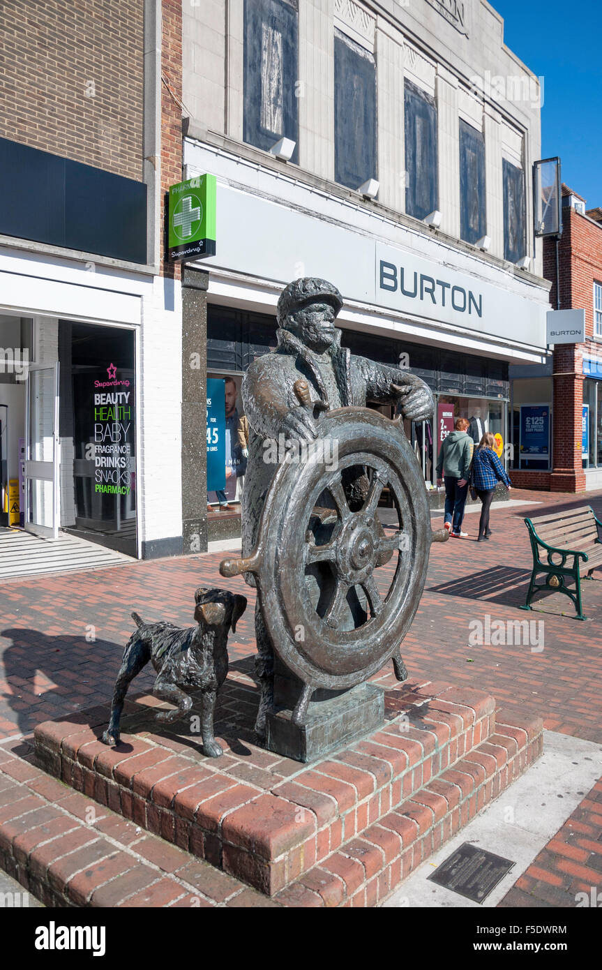 The Bargeman statue, Sittingbourne High Street, Sittingbourne, Kent ...