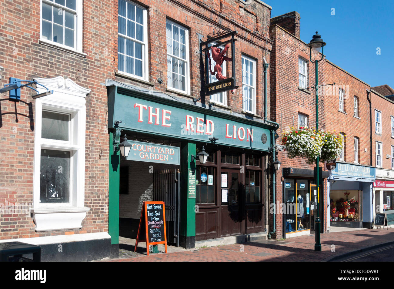 The Red Lion Pub, Sittingbourne High Street, Sittingbourne, Kent ...