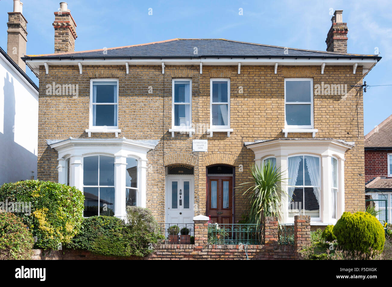 Semi detached house uk hill hi-res stock photography and images - Alamy
