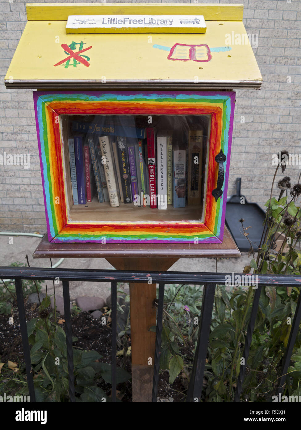 Lending library hi-res stock photography and images - Alamy