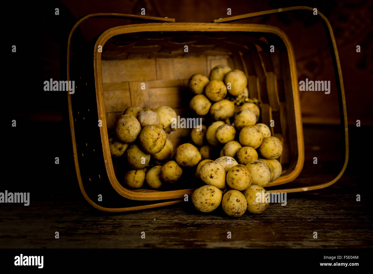 Threshing basket hi-res stock photography and images - Alamy
