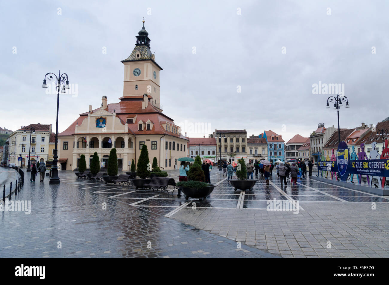 Romania square hi-res stock photography and images - Alamy